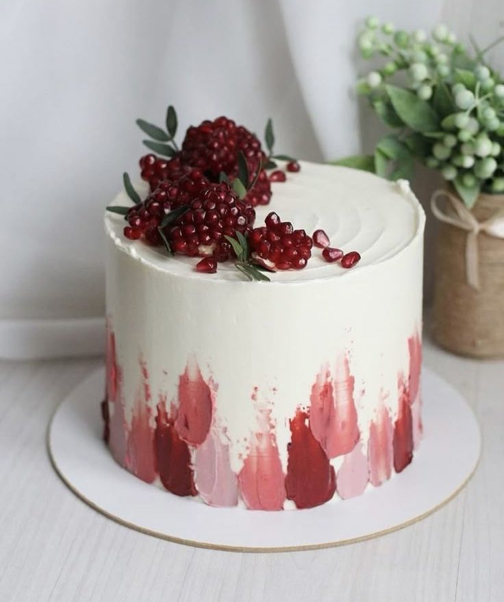 Tort minimalist cu rodie - Emy's Cakes